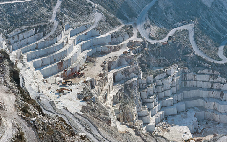 Cave di marmo (Colonnata) e centro storico di Carrara - LUNAETOURS